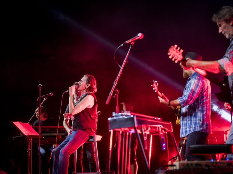 Nakon nedavnog otkazivanja Goran Bare & Majke održali koncert na ...