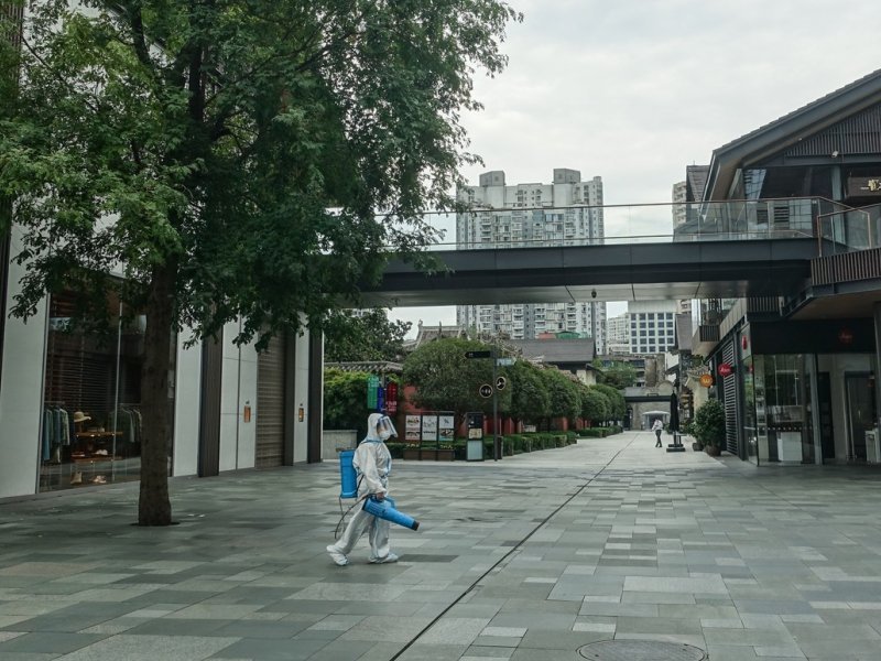 Kineski grad Chengdu koji ima više od 20 milijuna stanovnika ostaje u ...