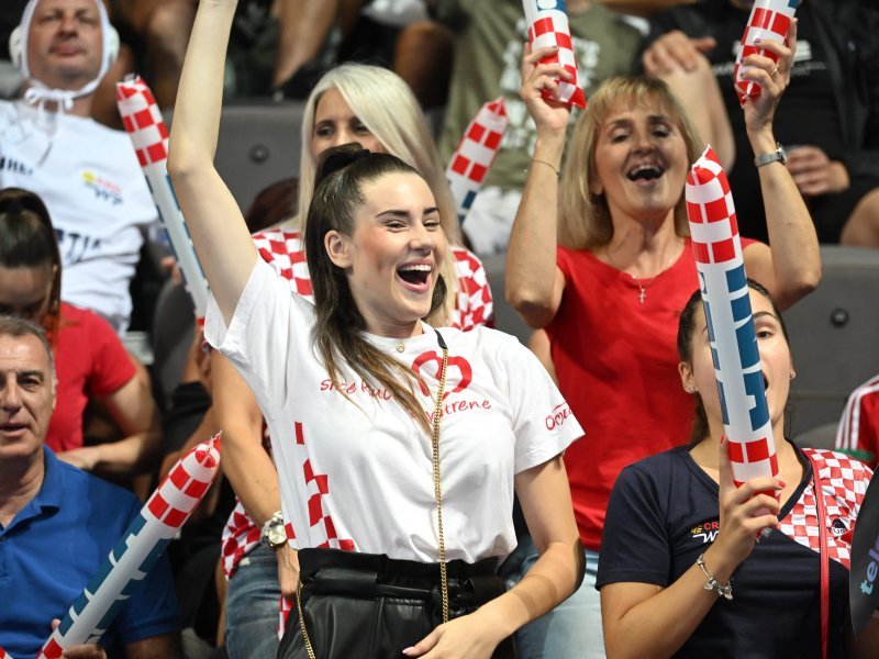 [FOTO] Pogledajte lude fotke iz rasprodane Spaladium Arene, a prelijepe ...