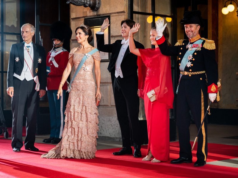 Gomila prinčeva i princeza na jednom mjestu: Dok Britanci oplakuju ...