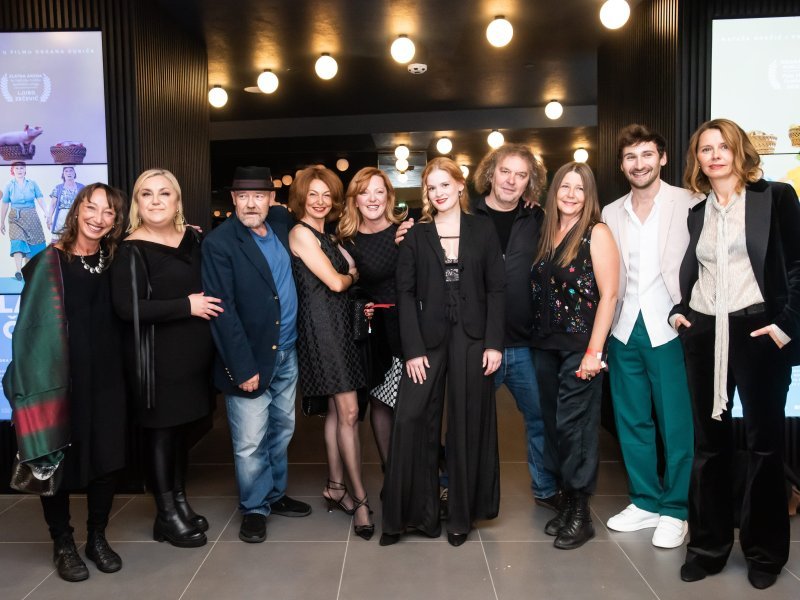 [FOTO] Premijera filma 'Nosila je rubac črleni' privukla i brojna ...