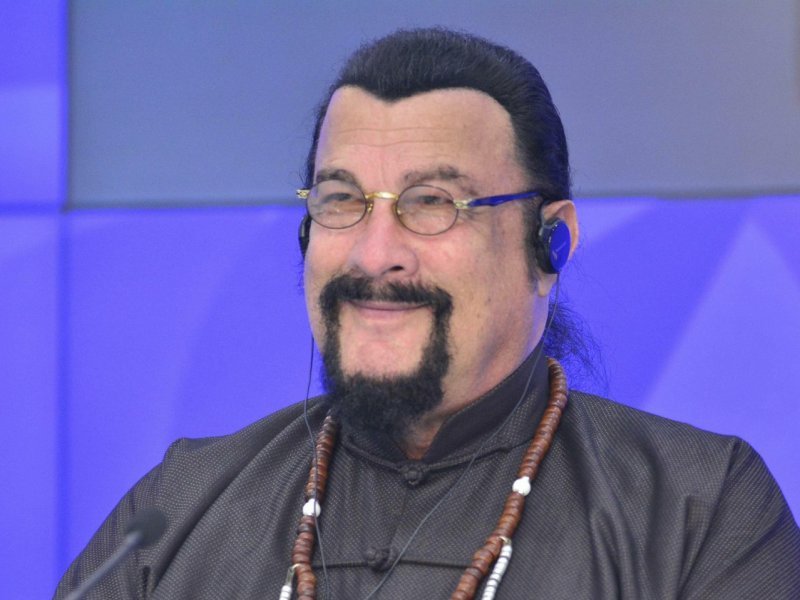 Evo kakvu je rođendansku čestitku kontroverzni Steven Seagal uputio ...