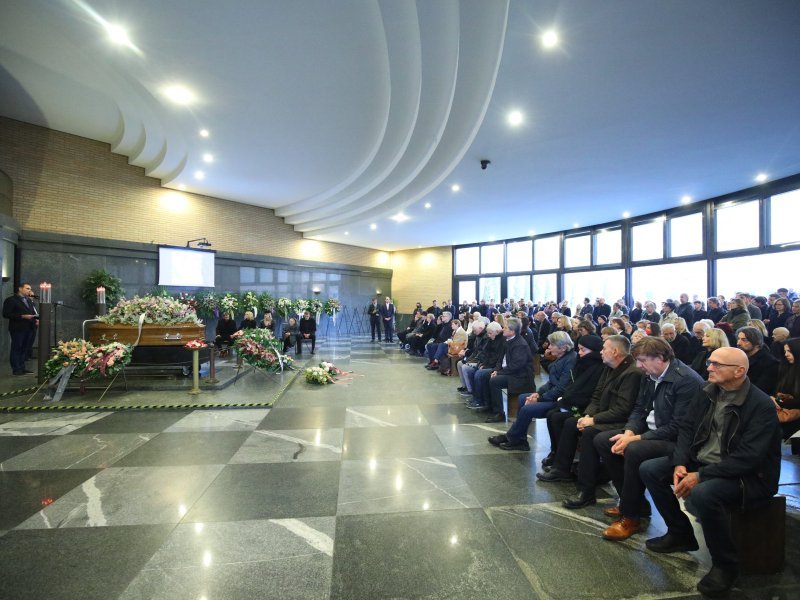 [FOTO] Emocije preplavile zagrebački Krematorij gdje je na vječni ...