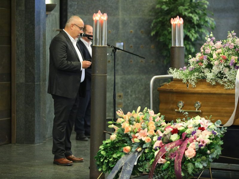[FOTO] Emocije preplavile zagrebački Krematorij gdje je na vječni ...