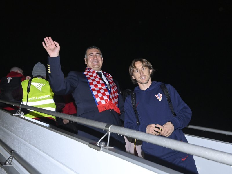[FOTO] Hrvatski nogometaši otputovali u Rijad na 'generalku' uoči SP-a ...