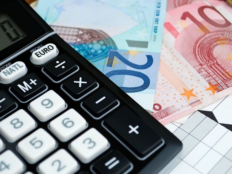 Euro pred vratima: Evo u kojoj valuti ćemo platiti režije na računima ...