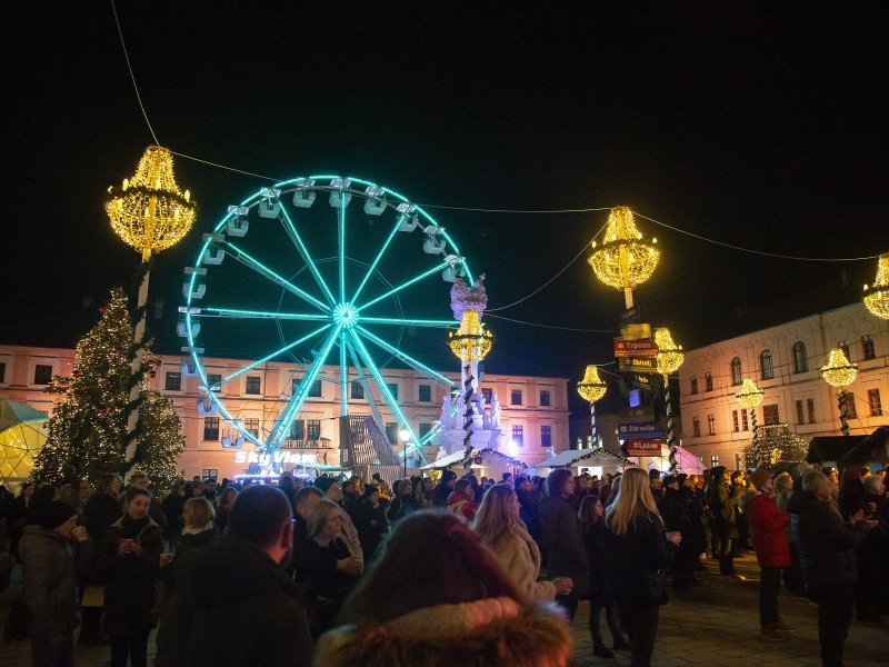 [FOTO] Na rođendan grada Osijeka, otvoren i blještavi Advent - evo što ...