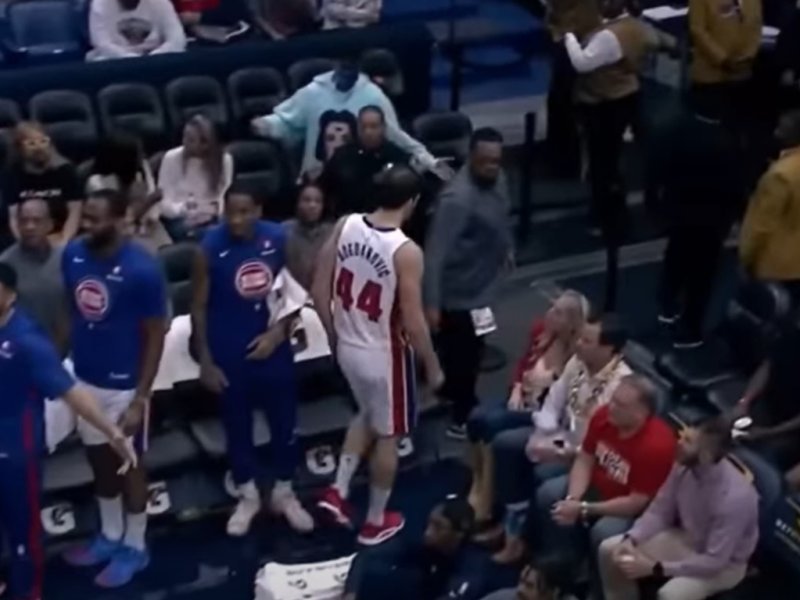 Pogledajte zbog čega je sudac izbacio iz igre u nekoliko sekundi ...