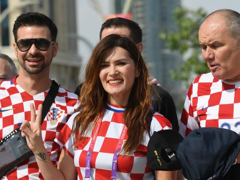 Ona je Dalićeva najveća podrška: Supruga Davorka u vatrenim bojama ...