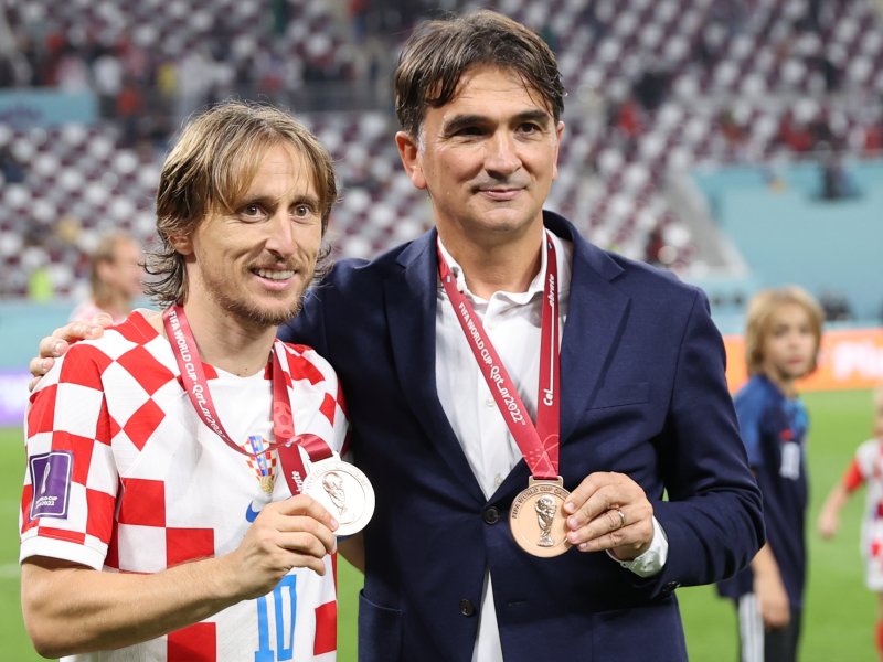 Dalić se poklonio legendi Ćiri: Šefe ovo je za Vas, Vi ste trener svih ... Dalić se poklonio legendi Ćiri: Šefe ovo je za Vas, Vi ste trener svih ...