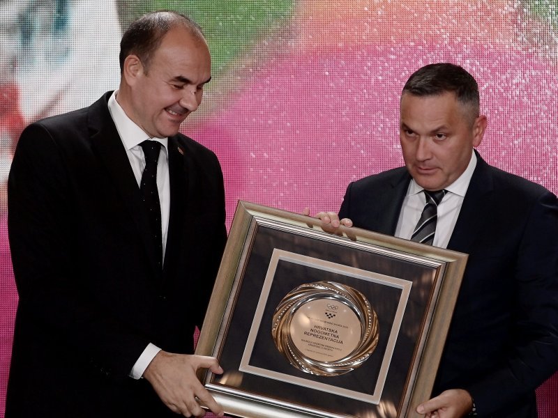 Predsjednik HNS-a Kustić preuzeo prestižnu nagradu umjesto Dalića pa ...