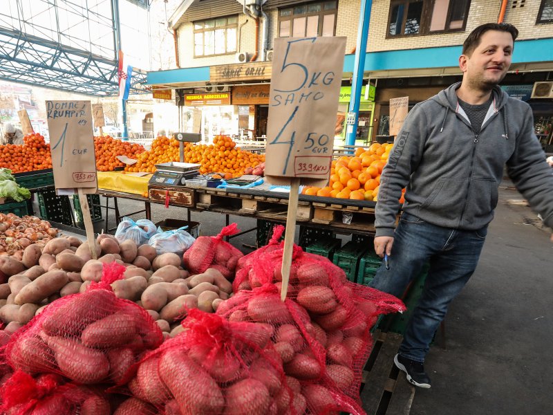 Na tržnicama diljem Hrvatske istaknute cijene u eurima: Pogledajte što ...