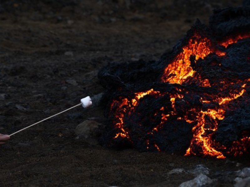 Dronom 'uhvaćene' nevjerojatne snimke vrele lave eruptirajućeg vulkana ...