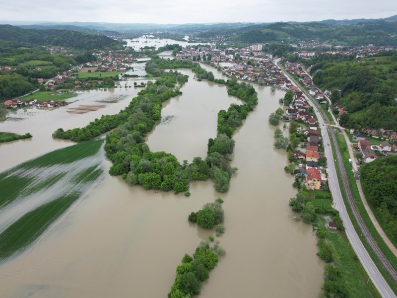 Una i Sana ugrozile grad na sjeveru BiH, nogometno igralište potpuno ...
