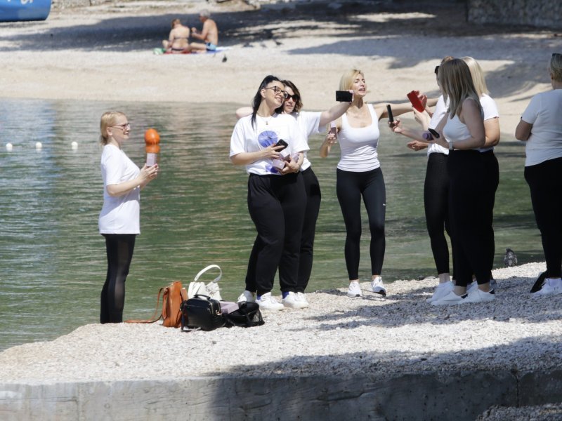 'Ljeto' je stiglo u Hrvatsku, evo kako se uživalo na plažama od Istre ...