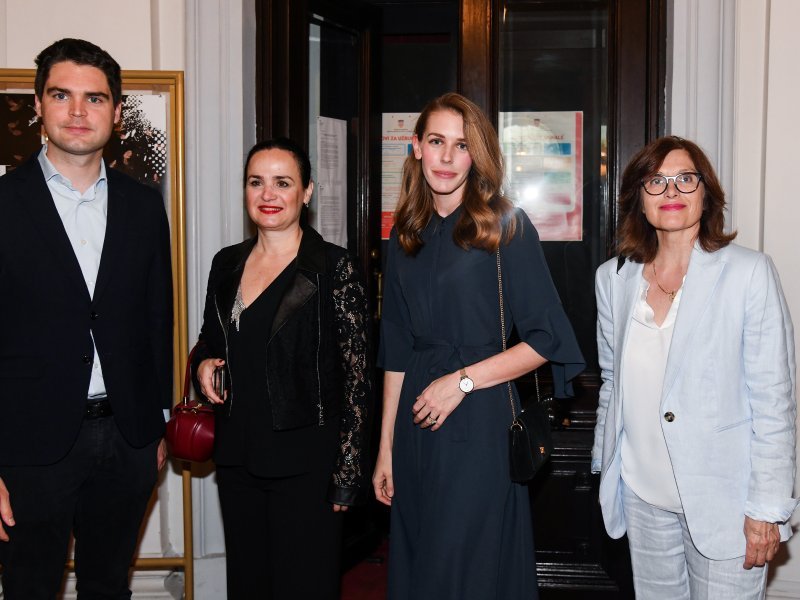 Premijera u HNK okupila poznate: Stigao i Vili Beroš sa suprugom ...