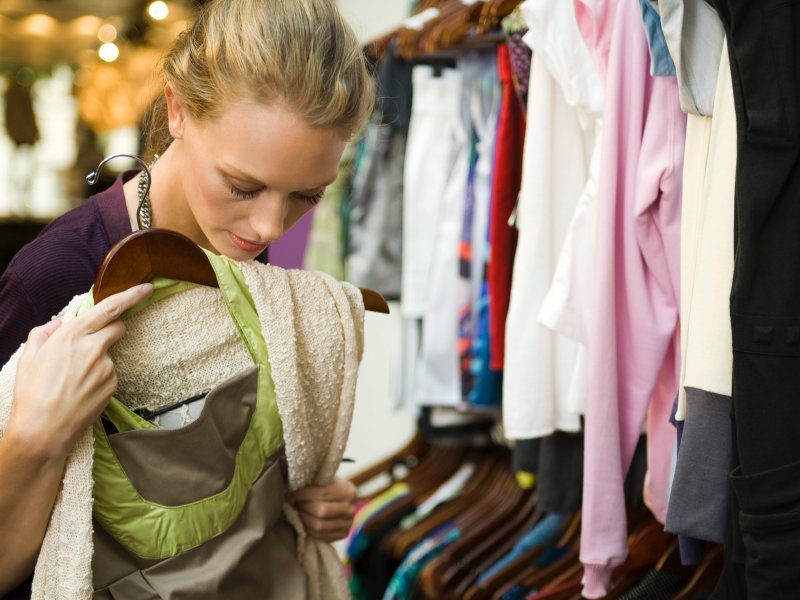 Brza moda povećava otpad i šteti okolišu: Evo koja rješenja predlažu ...