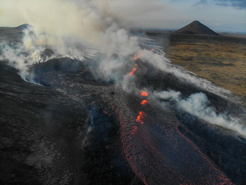 Fascinantni prizori: Vulkan kod Reykjavika erumpirao po drugi put u ...