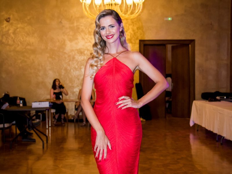 Oduzima dah: Antonia Ćosić zabljesnula poput filmske dive u elegantnoj ...