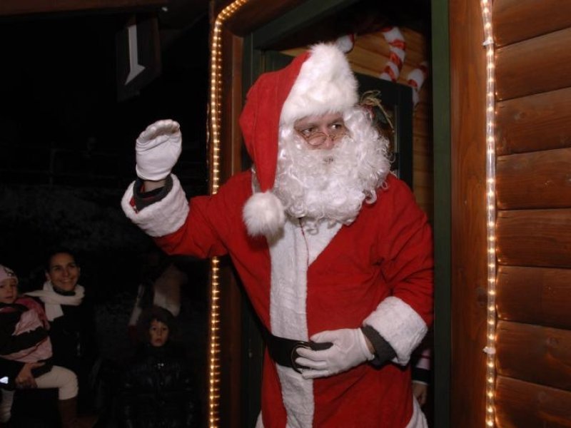 Noževima ubili Djeda Mraza - tportal