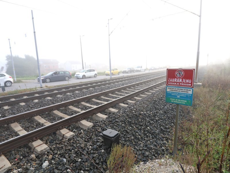 Teretni vlak naletio na automobil u Zagrebu - tportal