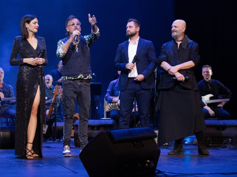 Pogledajte atmosferu sa svečanog koncerta na kojem su nastupili Gibonni, Urban, Matija Cvek ...