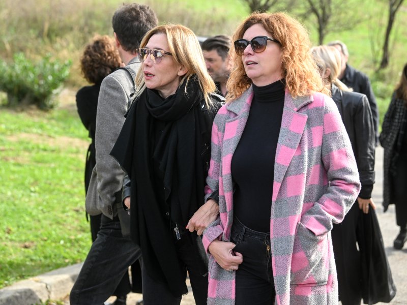 Posljednji ispraćaj: Obitelj, prijatelji i kolege u suzama se oprostili od Nenada Cvetka - tportal