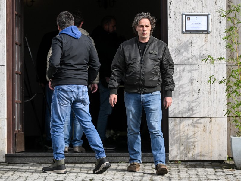 Posljednji ispraćaj: Obitelj, prijatelji i kolege u suzama se oprostili od Nenada Cvetka - tportal