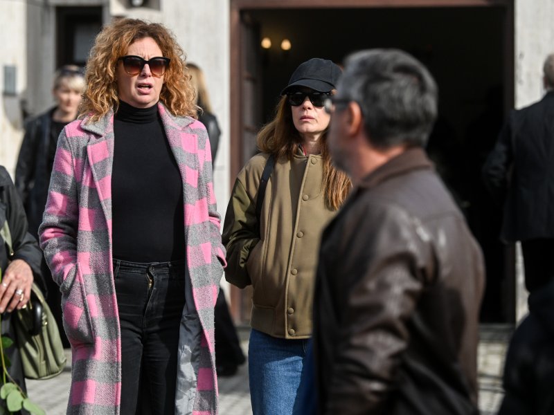 Posljednji ispraćaj: Obitelj, prijatelji i kolege u suzama se oprostili od Nenada Cvetka - tportal