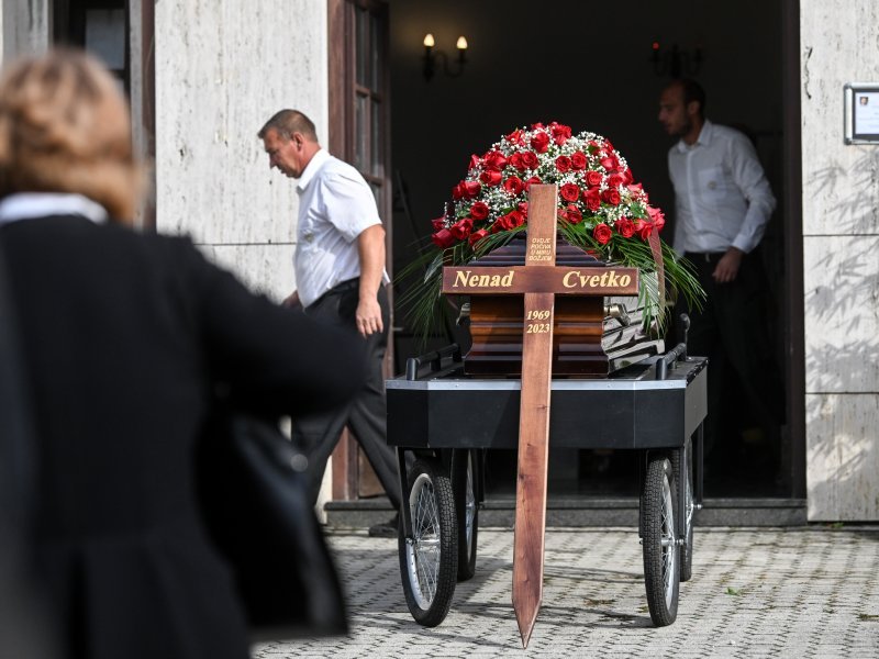 Posljednji ispraćaj: Obitelj, prijatelji i kolege u suzama se oprostili od Nenada Cvetka - tportal
