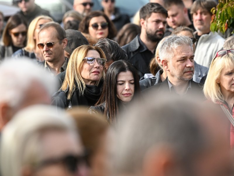 Posljednji ispraćaj: Obitelj, prijatelji i kolege u suzama se oprostili od Nenada Cvetka - tportal