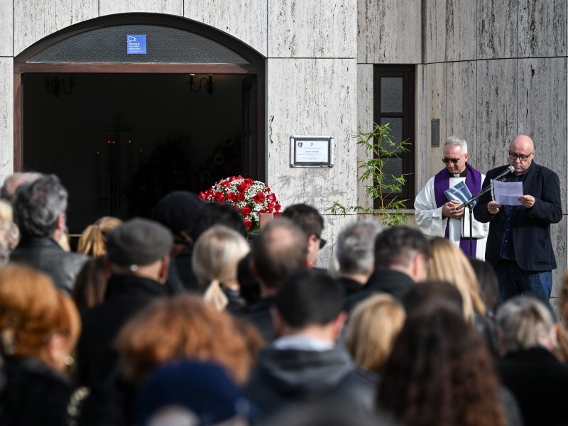 Posljednji ispraćaj: Obitelj, prijatelji i kolege u suzama se oprostili od Nenada Cvetka - tportal