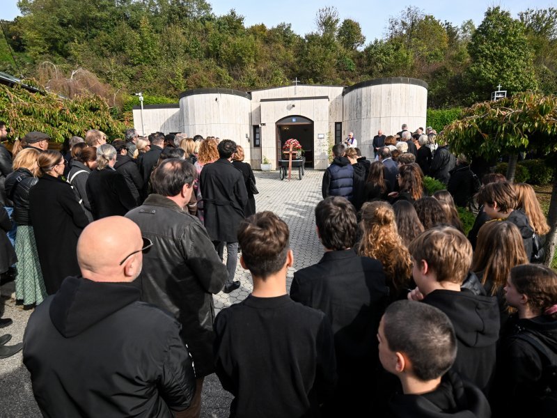 Posljednji ispraćaj: Obitelj, prijatelji i kolege u suzama se oprostili od Nenada Cvetka - tportal
