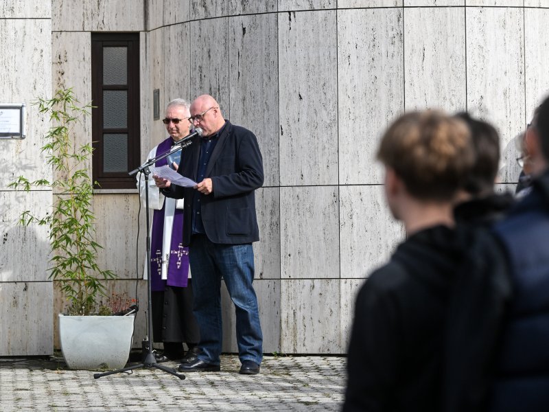 Posljednji ispraćaj: Obitelj, prijatelji i kolege u suzama se oprostili od Nenada Cvetka - tportal