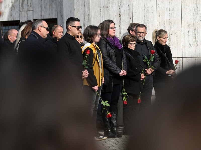 Posljednji ispraćaj: Obitelj, prijatelji i kolege u suzama se oprostili od Nenada Cvetka - tportal