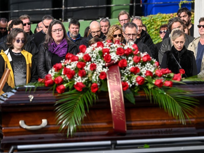Posljednji ispraćaj: Obitelj, prijatelji i kolege u suzama se oprostili od Nenada Cvetka - tportal
