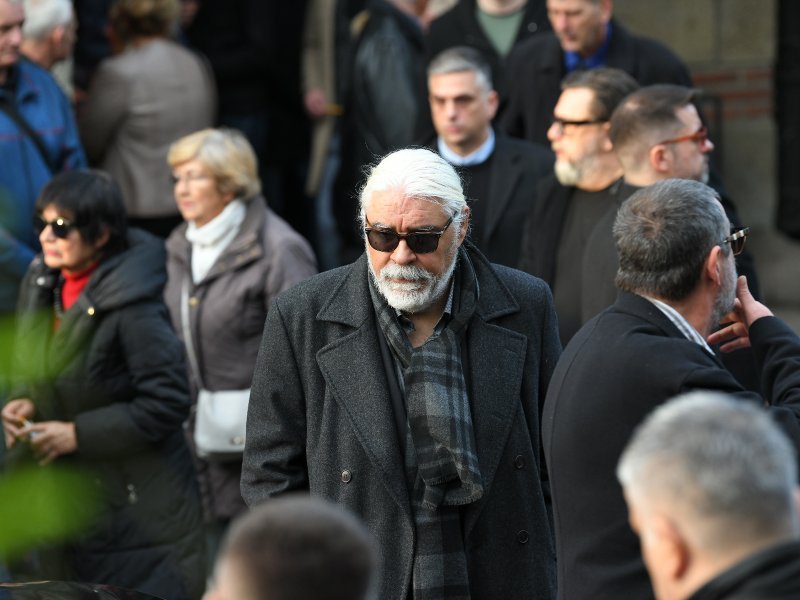 Obitelj, prijatelji i kolege u suzama se oprostili od Žarka Lauševića - tportal