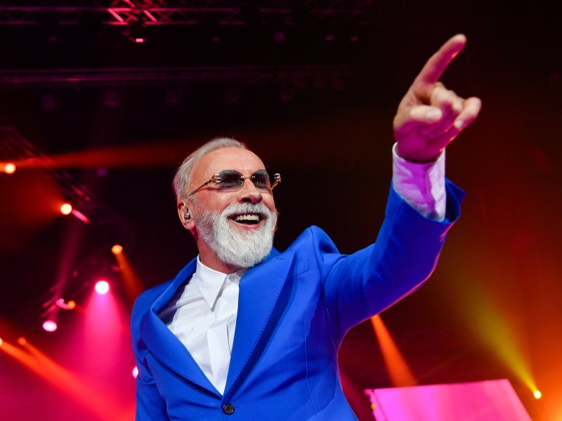 Dino Merlin oduševio publiku: Pogedajte prizore s rasprodanog koncerta ...