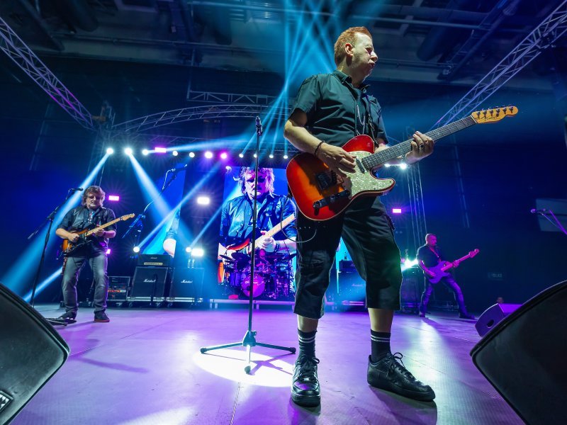 Nezaustavljivi rokeri: Pogledajte atmosferu na koncertu Prljavog ...