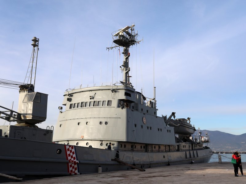 Najstariji i najduži hrvatski vojni brod uplovio u riječku luku - tportal