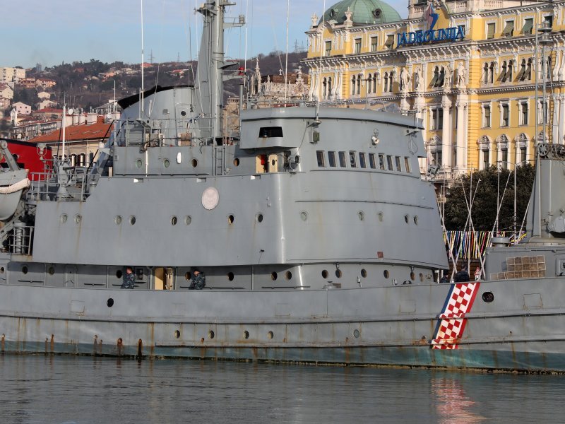 Najstariji i najduži hrvatski vojni brod uplovio u riječku luku - tportal