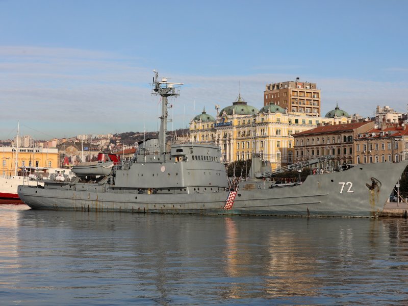 Najstariji i najduži hrvatski vojni brod uplovio u riječku luku - tportal