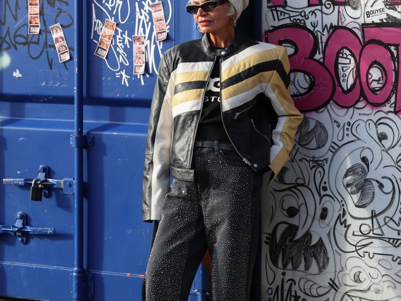 Ove bi se rijetko koja zrelija dama usudila nositi. Šteta, jer ona u ...