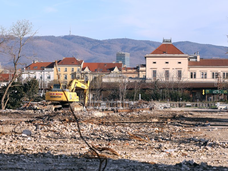 Stara zgrada Zabe u Paromlinskoj zbrisana s lica zemlje, ostale gomile ...