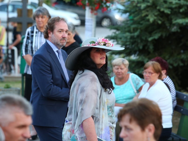 Beba stiže kao najljepši poklon: Evo kako je izgledalo vjenčanje Izabel ...