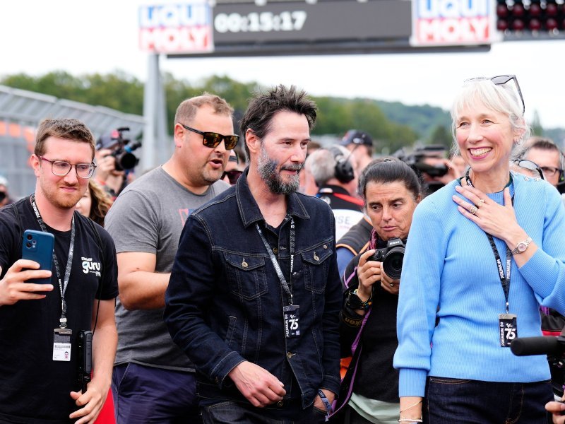 Znali smo da je Keanu Reeves ljubitelj brzina, ali da će na ovo mjesto povesti djevojku... - tportal