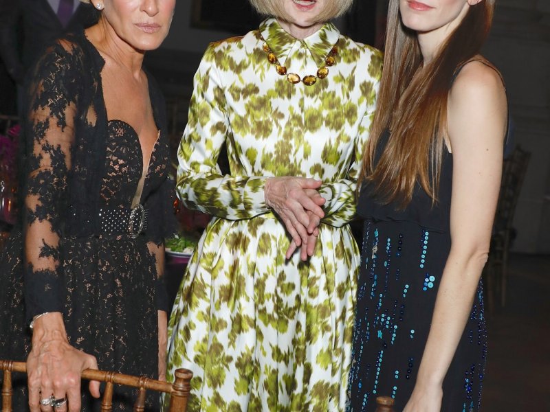 Moćna Anna Wintour ne izlazi iz cvjetnih haljina, a u stopu je prati ...