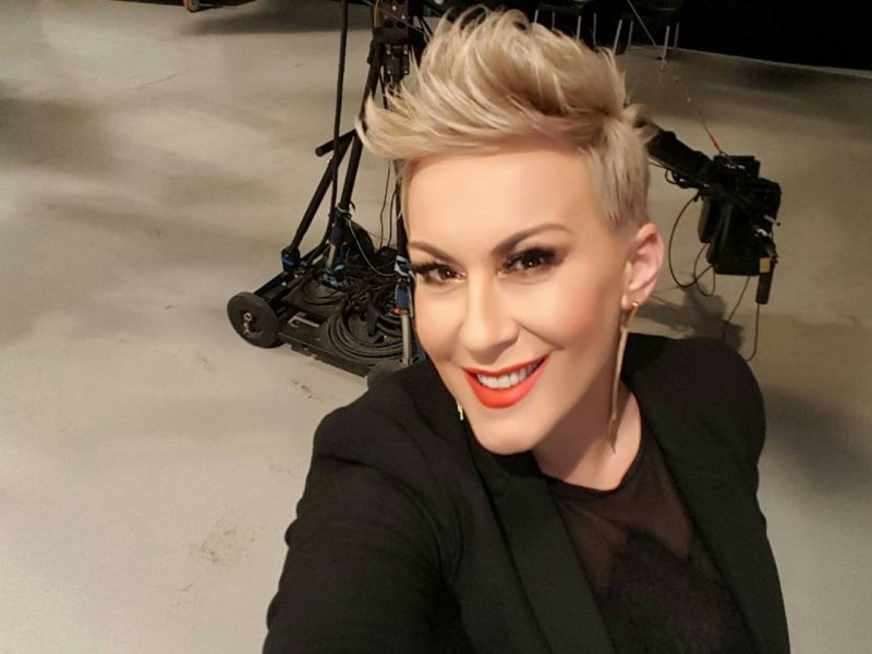 Pogledajte kako Indira svira harmoniku - tportal