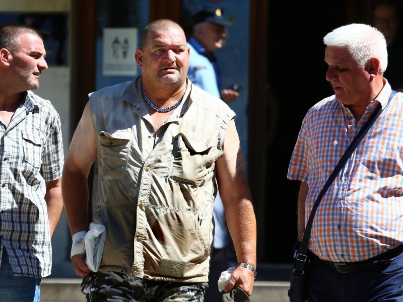 Drama u Splitu: Branitelj se zalio benzinom i prijetio da će se ... Drama u Splitu: Branitelj se zalio benzinom i prijetio da će se ...
