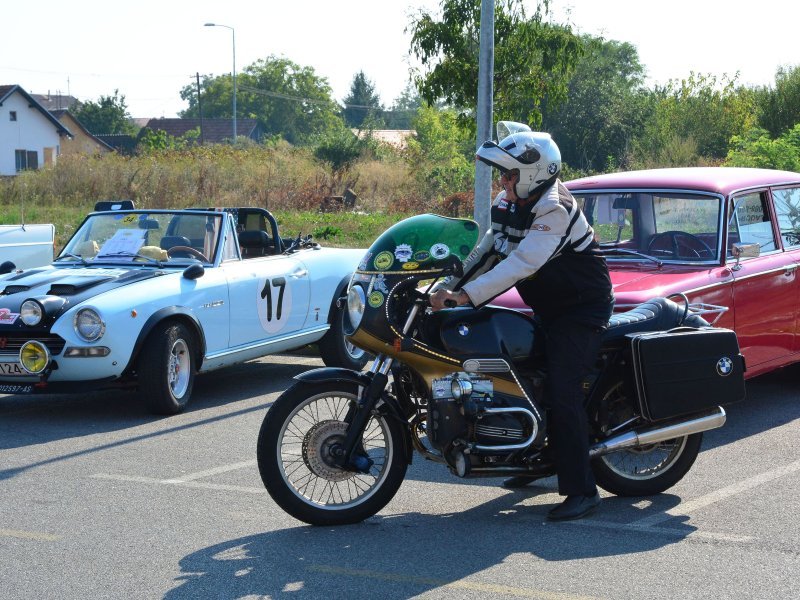 Stari automobili pokorili parkiralište u Slavonskom Brodu - tportal